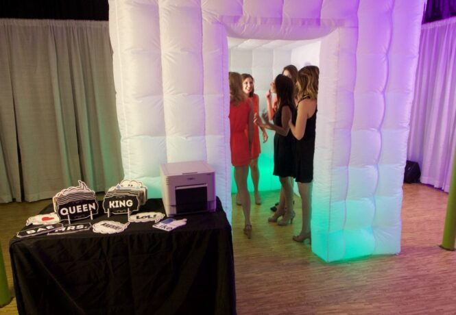 Which Cameras Are Used in Photo Booths - Imagup