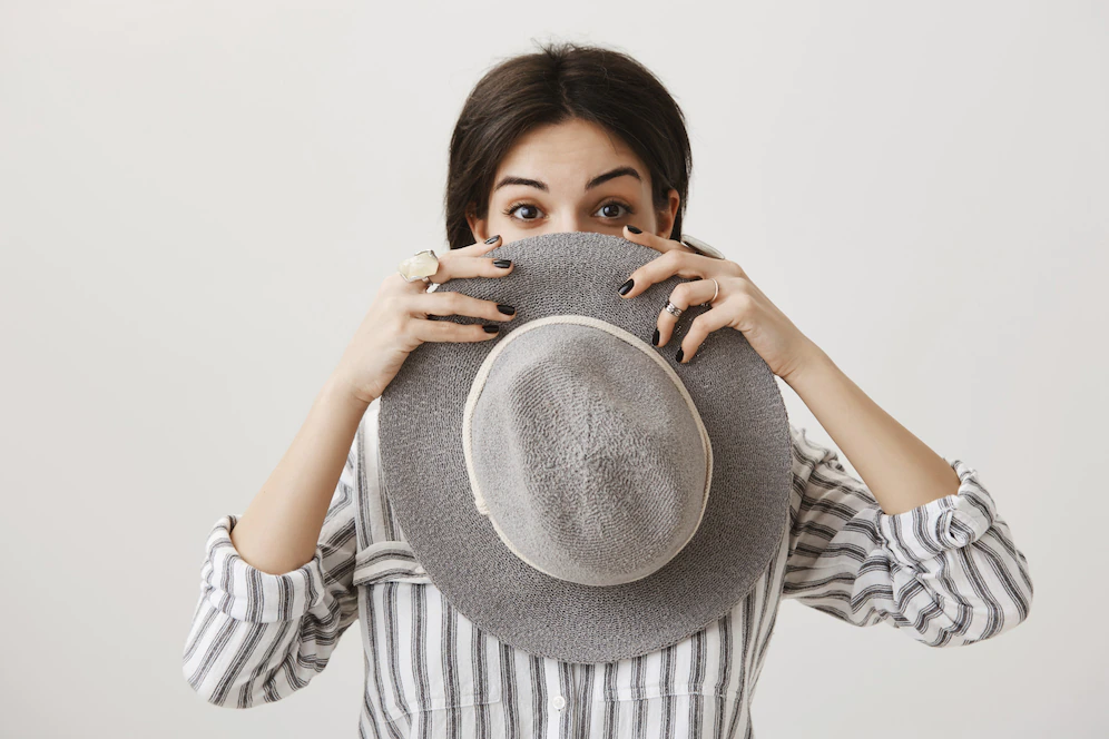 Tips on How to Pull Off Wearing a Fall Felt Hat Elegantly - Imagup