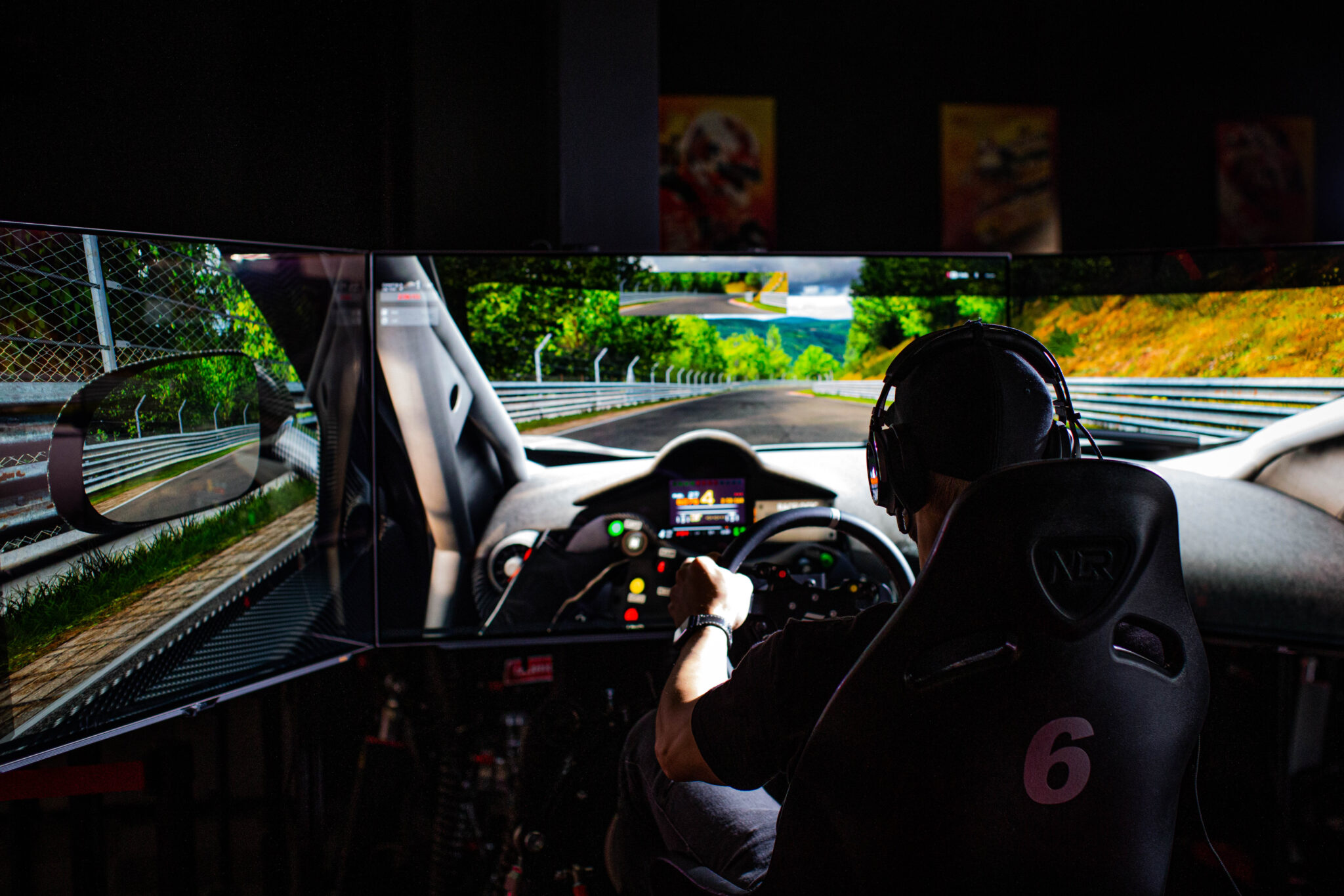 What Are the Key Differences Between Sim Racing and Real Racing? - Imagup
